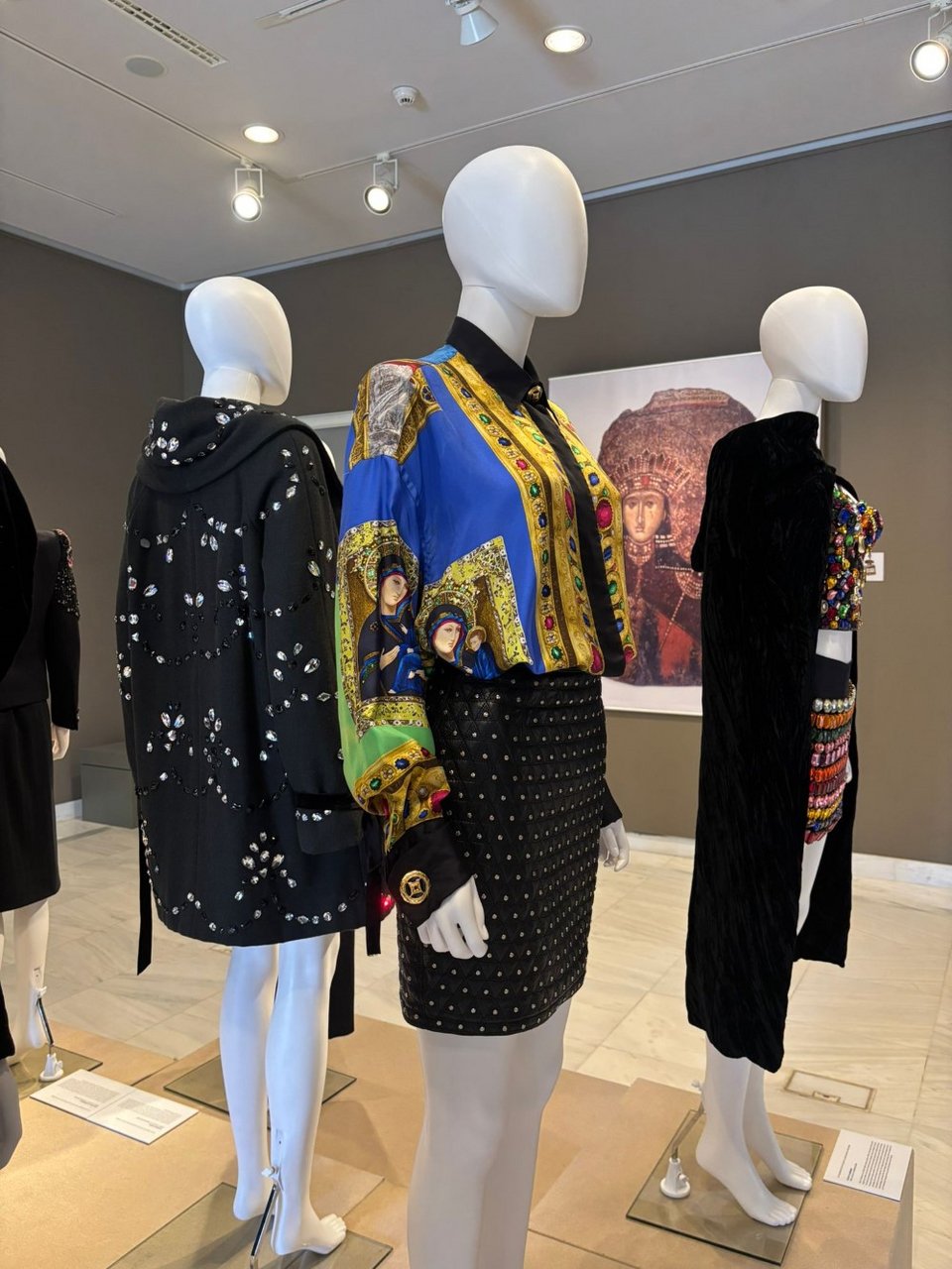 Πώς το Βυζάντιο επηρέασε την Παριζιάνικη μόδα -Τα ίχνη σε Gucci, Armani, Dolce & Gabbana ...